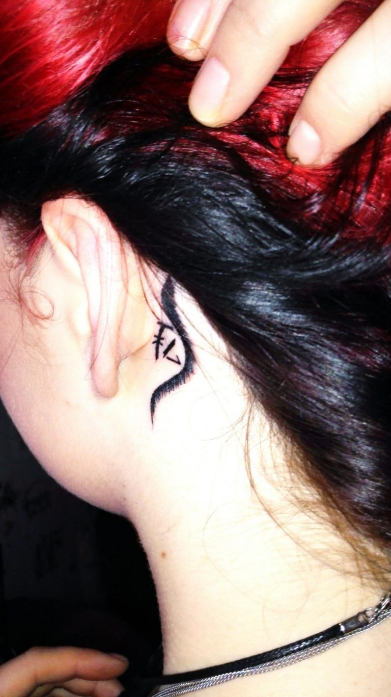 Tatouage oreille - Tattoo sur le lobe de l'oreille - Choisir - fusions