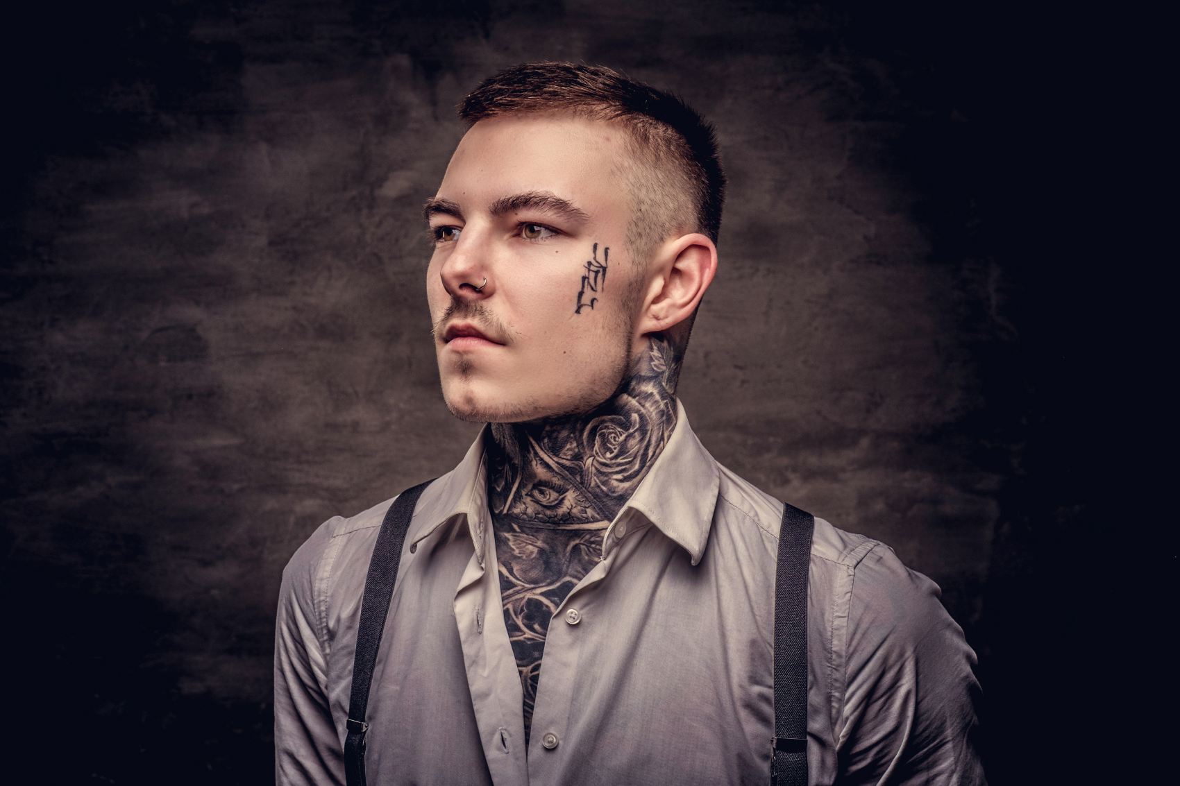 Tatouage dans le cou - Homme - Femme - styles - La galerie photo